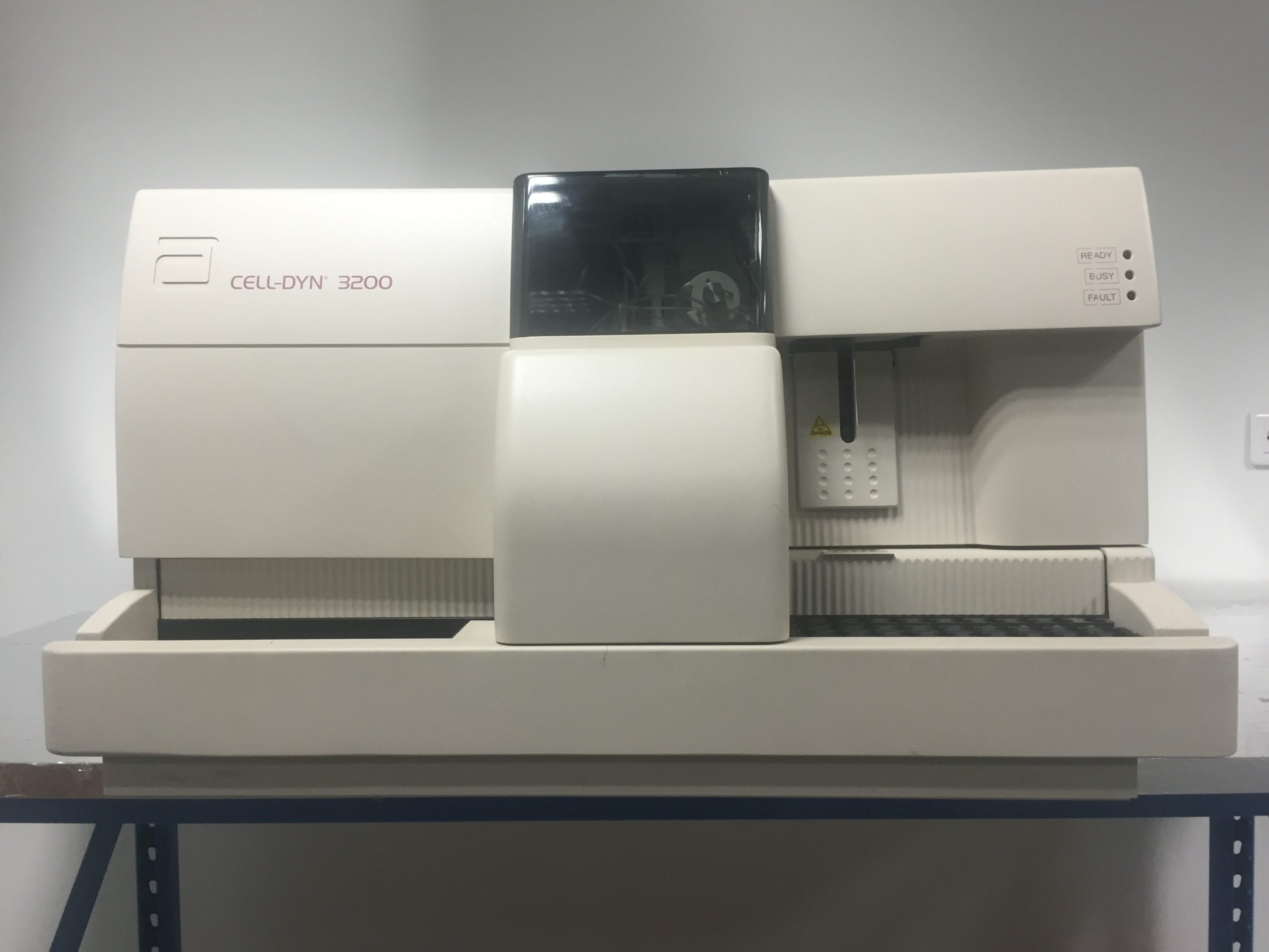 Analyseur de paillasse, Automate de laboratoire CELL-DYN 3200 ABBOTT ...